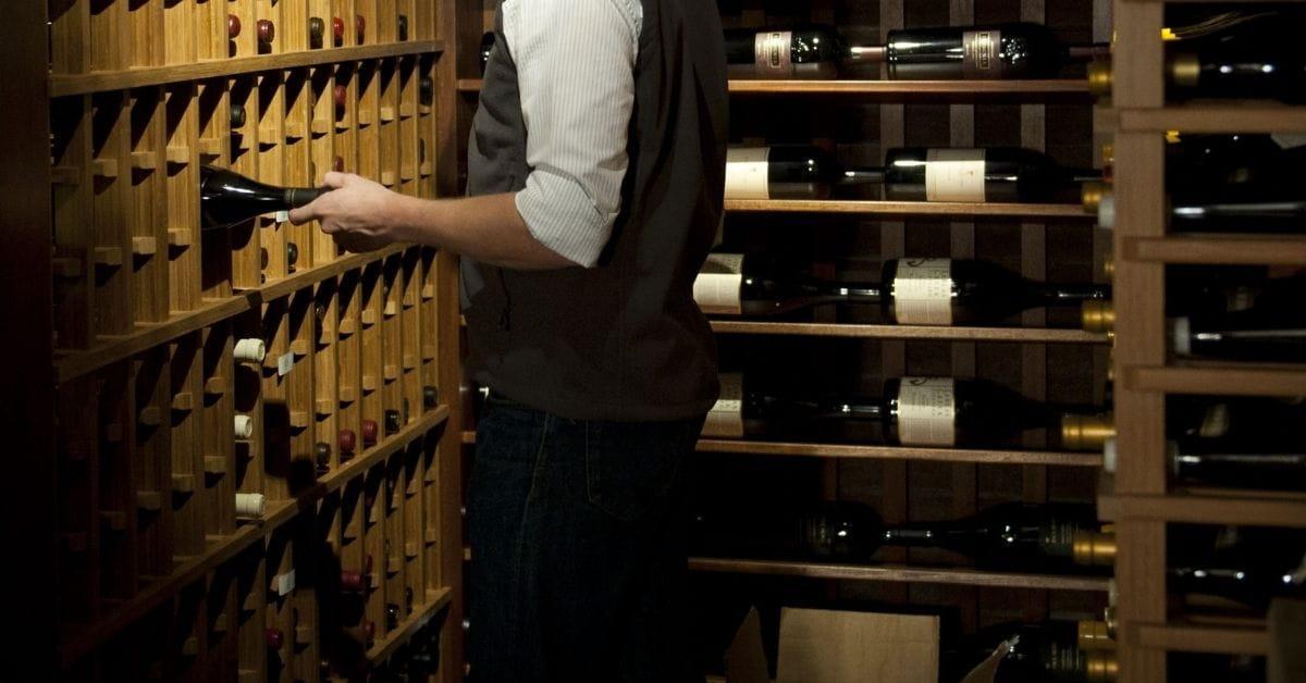 Blog - เซลลาร์แรกในงบที่เหมาะสม ไวน์ 12 แบบที่คุณควรมี | WINE-NOW