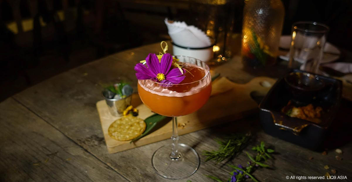 Blog - Wallflower Rooftop Bar สัมผัสลมหนาวไปกับค็อกเทลดอกไม้ที่นานา | LIQ9