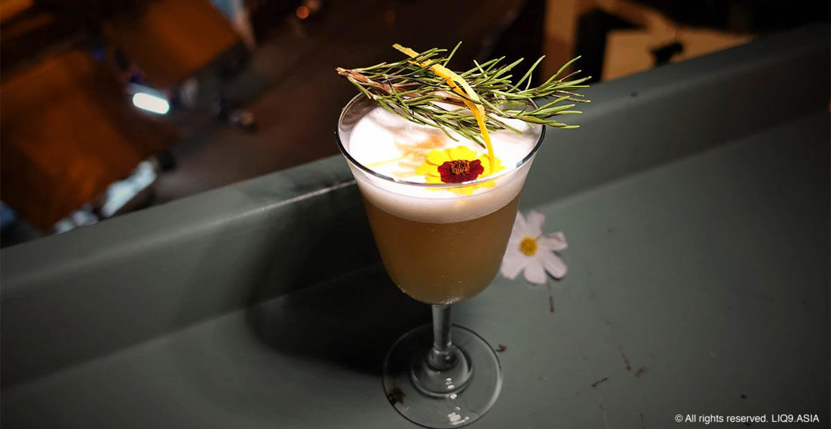 Blog - Wallflower Rooftop Bar สัมผัสลมหนาวไปกับค็อกเทลดอกไม้ที่นานา | LIQ9